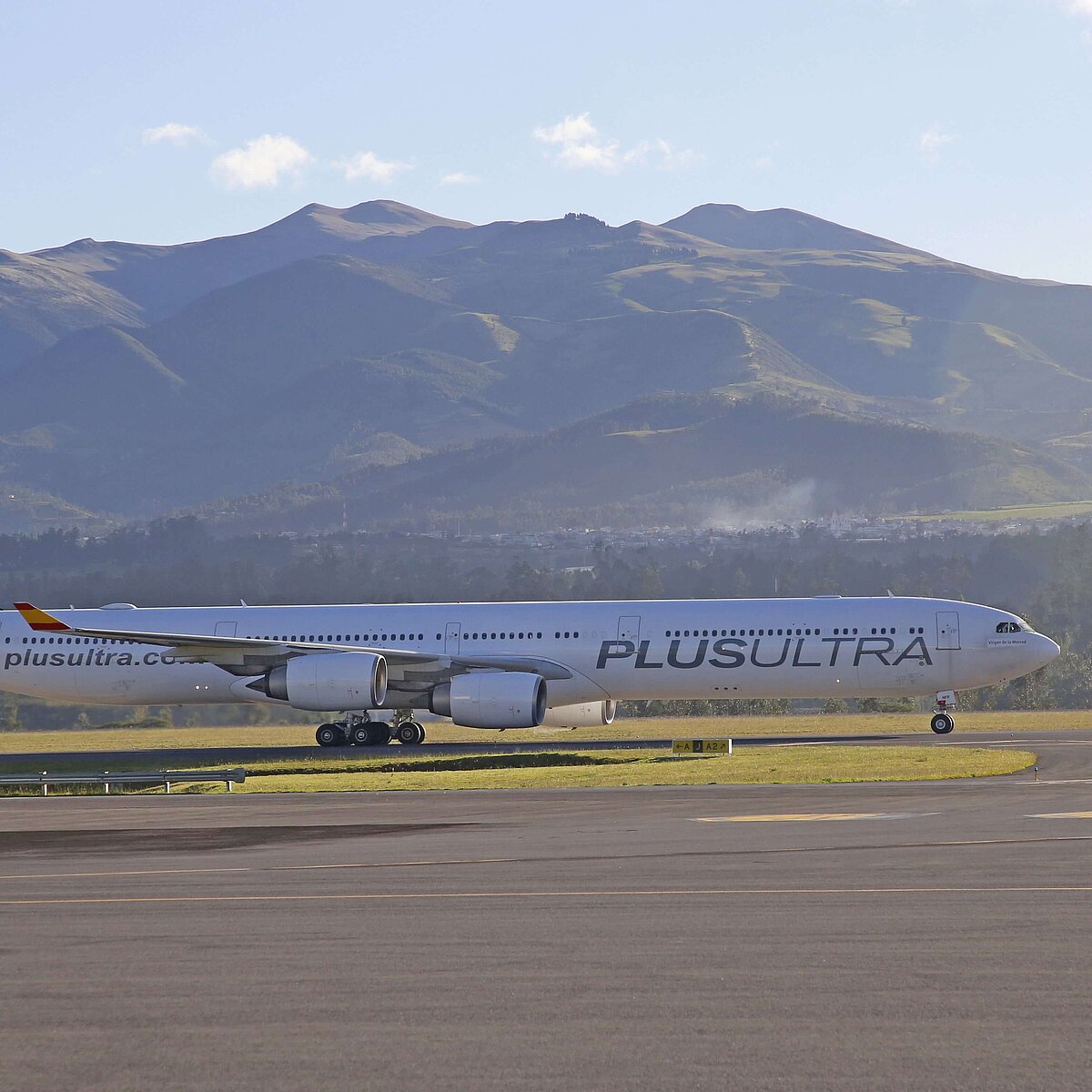 Jettainer: PLUS 5 YEARS WITH PLUS ULTRA LINEAS AEREAS